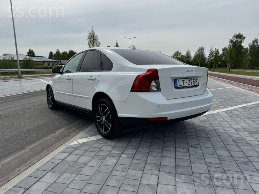 White Volvo S40 2008 in Jelgava, with an engine capacity of 2.00 L and mileage of 0 thousand km for 3150 €, photo 8 on AUTOMOTO.COM.LV