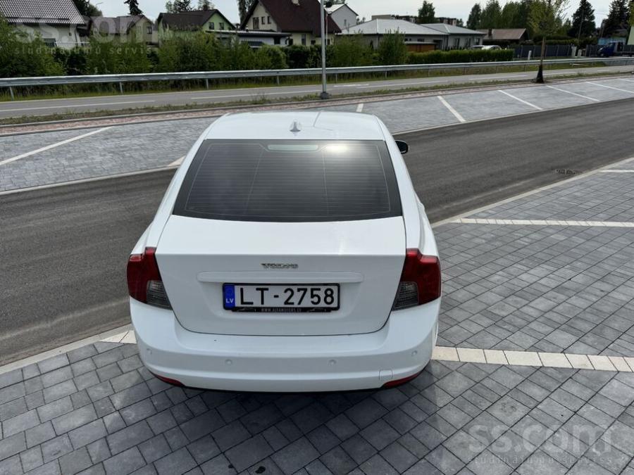 White Volvo S40 2008 in Jelgava, with an engine capacity of 2.00 L and mileage of 0 thousand km for 3150 €, photo 9 on AUTOMOTO.COM.LV