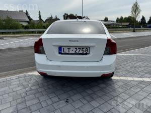 White Volvo S40 2008 in Jelgava, with an engine capacity of 2.00 L and mileage of 0 thousand km for 3150 €, photo 10 on AUTOMOTO.COM.LV