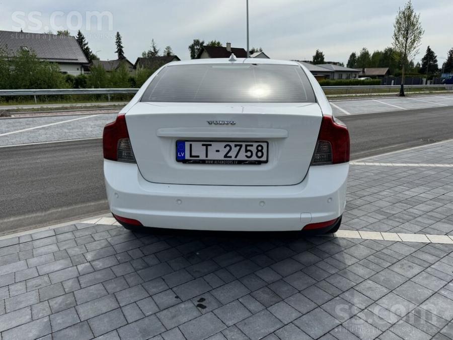 White Volvo S40 2008 in Jelgava, with an engine capacity of 2.00 L and mileage of 0 thousand km for 3150 €, photo 10 on AUTOMOTO.COM.LV