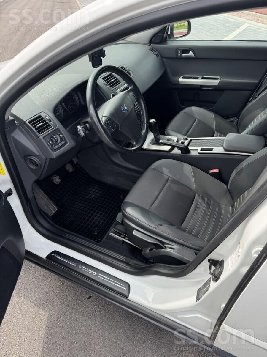 White Volvo S40 2008 in Jelgava, with an engine capacity of 2.00 L and mileage of 0 thousand km for 3150 €, photo 16 on AUTOMOTO.COM.LV