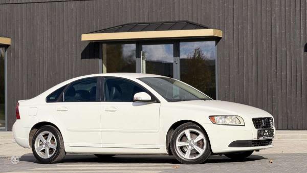 White Volvo S40 2009 in Siauliai, with an engine capacity of 1.56 L and mileage of 322 thousand km for 4250 €, photo 3 on AUTOMOTO.COM.LV