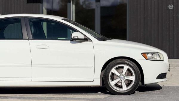 White Volvo S40 2009 in Siauliai, with an engine capacity of 1.56 L and mileage of 322 thousand km for 4250 €, photo 4 on AUTOMOTO.COM.LV