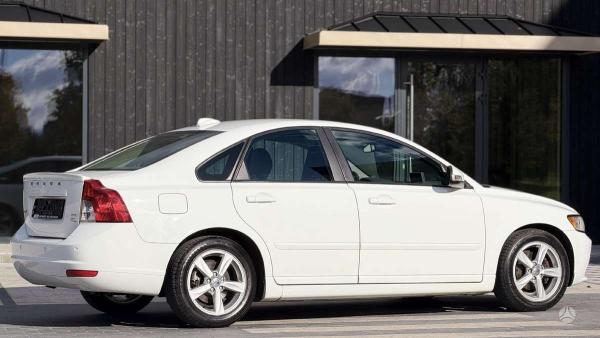 White Volvo S40 2009 in Siauliai, with an engine capacity of 1.56 L and mileage of 322 thousand km for 4250 €, photo 6 on AUTOMOTO.COM.LV