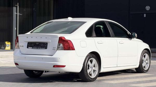 White Volvo S40 2009 in Siauliai, with an engine capacity of 1.56 L and mileage of 322 thousand km for 4250 €, photo 8 on AUTOMOTO.COM.LV