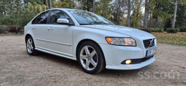 Volvo S40 2009 in Preili on AUTOMOTO.COM.LV White Volvo S40 2009 in Preili, with an engine capacity of 2.00 L and mileage of 294 thousand km for 4990 €, photo 3 on AUTOMOTO.COM.LV
