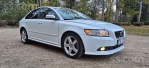 White Volvo S40 2009 in Preili, with an engine capacity of 2.00 L and mileage of 294 thousand km for 4990 €, photo 3 on AUTOMOTO.COM.LV