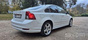 White Volvo S40 2009 in Preili, with an engine capacity of 2.00 L and mileage of 294 thousand km for 4990 €, photo 4 on AUTOMOTO.COM.LV