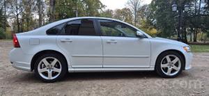 White Volvo S40 2009 in Preili, with an engine capacity of 2.00 L and mileage of 294 thousand km for 4990 €, photo 7 on AUTOMOTO.COM.LV
