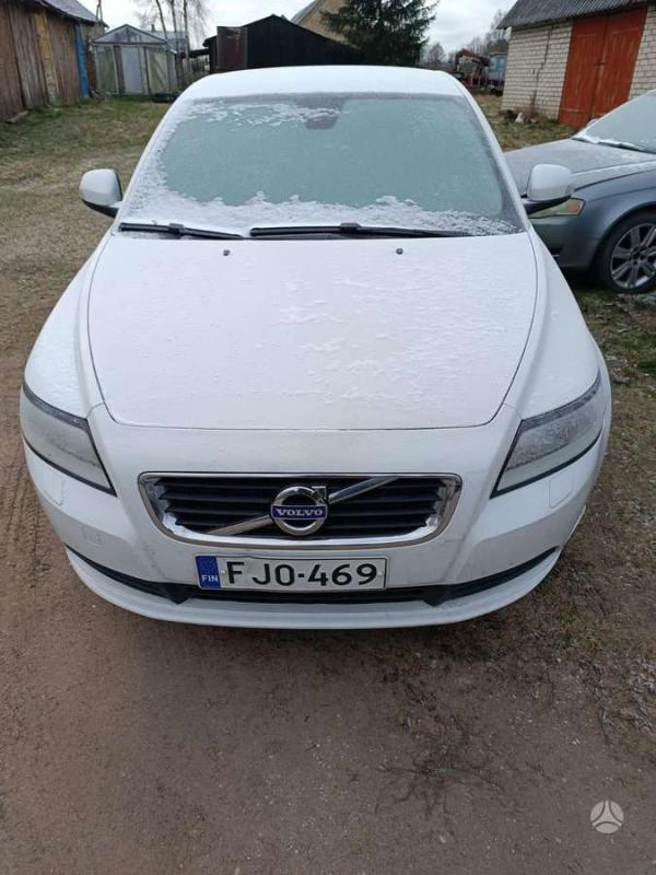 Balts Volvo S40 2010 Kelmė, ar dzinēja tilpumu 1.56 L un nobraukumu 340 tūkst. km par 1850 €, foto 1 vietnē AUTOMOTO.COM.LV