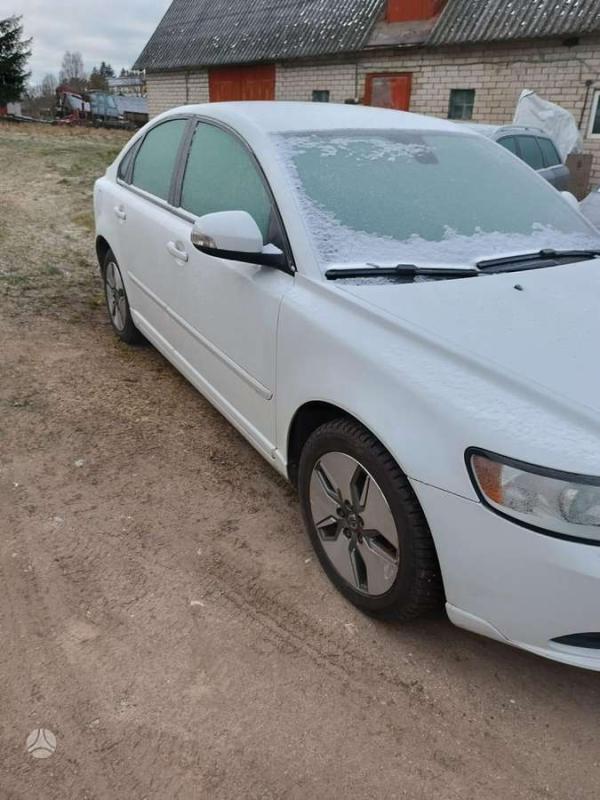 Balts Volvo S40 2010 Kelmė, ar dzinēja tilpumu 1.56 L un nobraukumu 340 tūkst. km par 1850 €, foto 5 vietnē AUTOMOTO.COM.LV