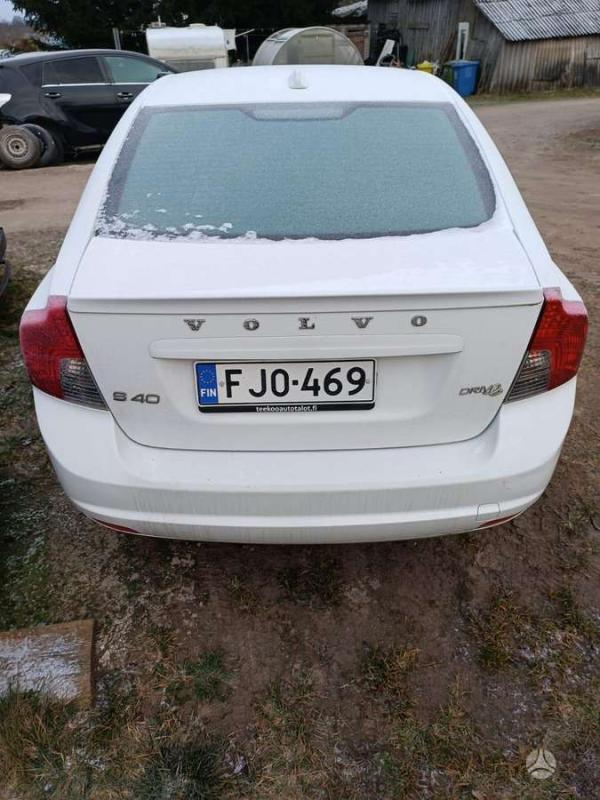 Balts Volvo S40 2010 Kelmė, ar dzinēja tilpumu 1.56 L un nobraukumu 340 tūkst. km par 1850 €, foto 6 vietnē AUTOMOTO.COM.LV