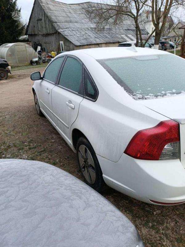 Balts Volvo S40 2010 Kelmė, ar dzinēja tilpumu 1.56 L un nobraukumu 340 tūkst. km par 1850 €, foto 8 vietnē AUTOMOTO.COM.LV
