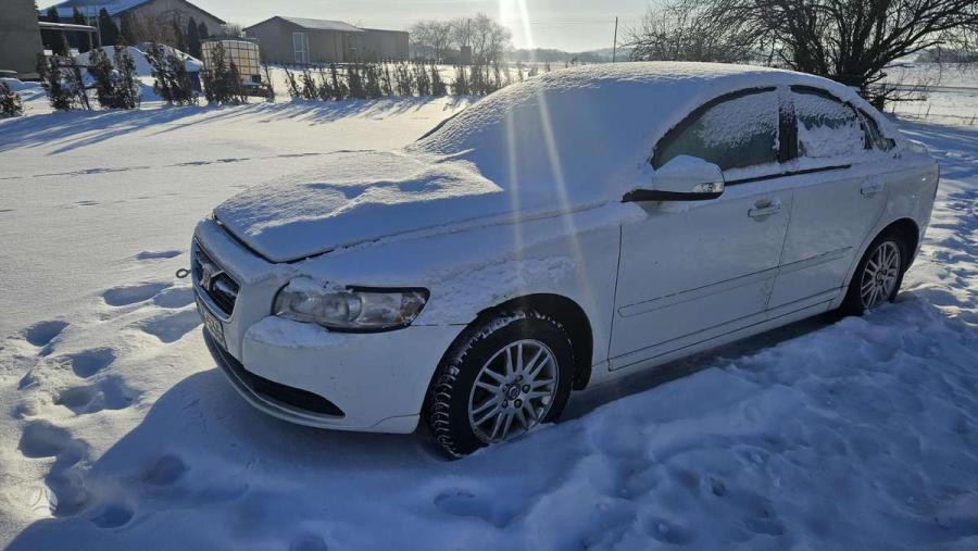 White Volvo S40 2010 in Marijampole, with an engine capacity of 1.60 L and mileage of 360 thousand km for 1350 €, photo 2 on AUTOMOTO.COM.LV