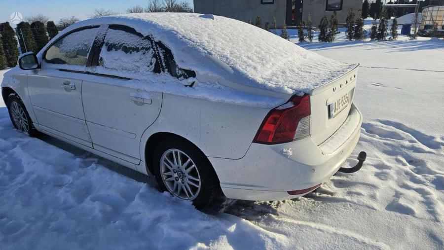White Volvo S40 2010 in Marijampole, with an engine capacity of 1.60 L and mileage of 360 thousand km for 1350 €, photo 3 on AUTOMOTO.COM.LV