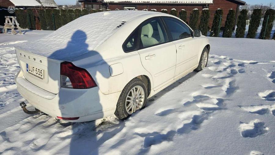 White Volvo S40 2010 in Marijampole, with an engine capacity of 1.60 L and mileage of 360 thousand km for 1350 €, photo 4 on AUTOMOTO.COM.LV