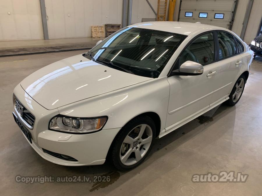 Balts Volvo S40 2010 Tartu, ar dzinēja tilpumu 2.00 L un nobraukumu 316 tūkst. km par 4600 €, foto 1 vietnē AUTOMOTO.COM.LV