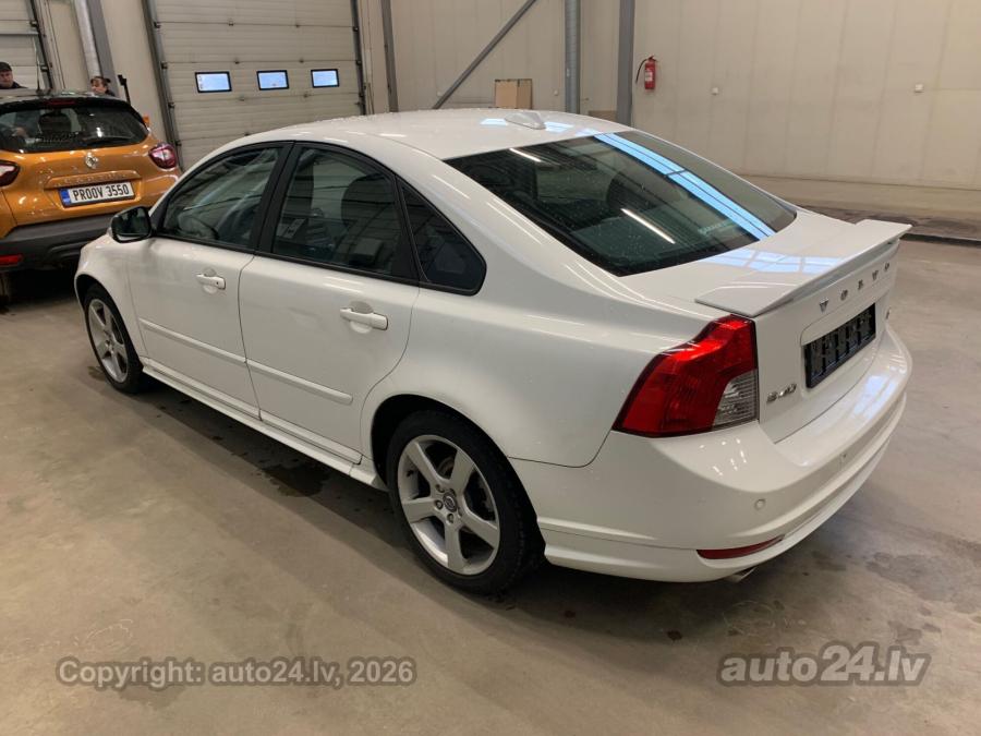 Balts Volvo S40 2010 Tartu, ar dzinēja tilpumu 2.00 L un nobraukumu 316 tūkst. km par 4600 €, foto 3 vietnē AUTOMOTO.COM.LV