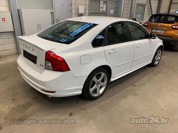 Вольво С40 2010 в Тарту на AUTOMOTO.COM.LV Белый Вольво С40 2010 в Тарту, объемом двигателя 2.00 л и пробегом 316 тыс. км за 4600 €, фото 4 на AUTOMOTO.COM.LV
