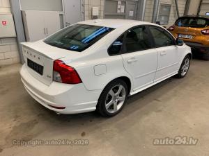 Balts Volvo S40 2010 Tartu, ar dzinēja tilpumu 2.00 L un nobraukumu 316 tūkst. km par 4600 €, foto 4 vietnē AUTOMOTO.COM.LV