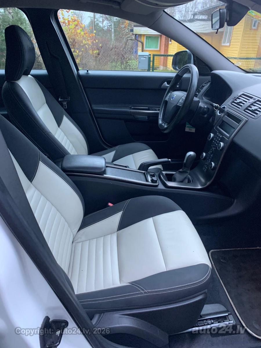Balts Volvo S40 2010 Tartu, ar dzinēja tilpumu 2.00 L un nobraukumu 316 tūkst. km par 4600 €, foto 5 vietnē AUTOMOTO.COM.LV