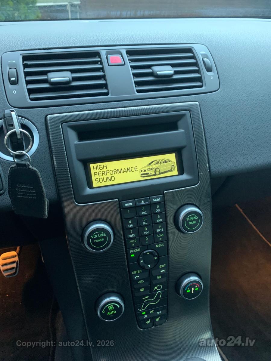 Balts Volvo S40 2010 Tartu, ar dzinēja tilpumu 2.00 L un nobraukumu 316 tūkst. km par 4600 €, foto 7 vietnē AUTOMOTO.COM.LV