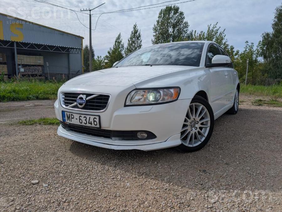 Balts Volvo S40 2011 Rīga, ar dzinēja tilpumu 1.60 L un nobraukumu 360 tūkst. km par 2300 €, foto 1 vietnē AUTOMOTO.COM.LV