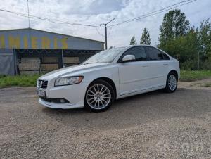 Balts Volvo S40 2011 Rīga, ar dzinēja tilpumu 1.60 L un nobraukumu 360 tūkst. km par 2300 €, foto 3 vietnē AUTOMOTO.COM.LV