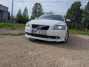 Balts Volvo S40 2011 Rīga, ar dzinēja tilpumu 1.60 L un nobraukumu 360 tūkst. km par 2300 €, foto 4 vietnē AUTOMOTO.COM.LV