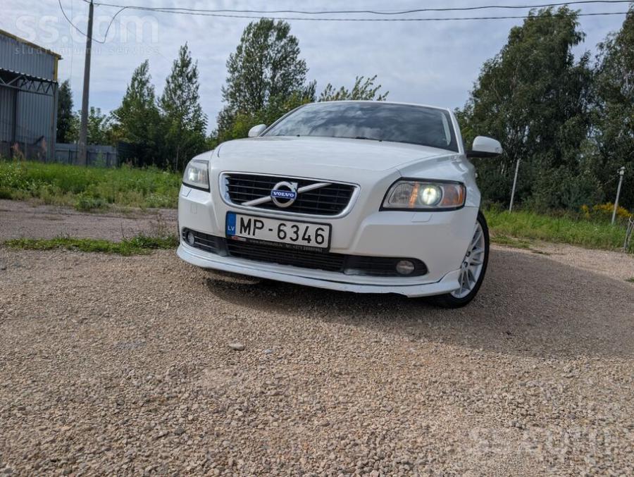 Balts Volvo S40 2011 Rīga, ar dzinēja tilpumu 1.60 L un nobraukumu 360 tūkst. km par 2300 €, foto 4 vietnē AUTOMOTO.COM.LV