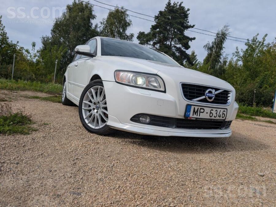 Balts Volvo S40 2011 Rīga, ar dzinēja tilpumu 1.60 L un nobraukumu 360 tūkst. km par 2300 €, foto 5 vietnē AUTOMOTO.COM.LV
