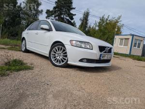 Balts Volvo S40 2011 Rīga, ar dzinēja tilpumu 1.60 L un nobraukumu 360 tūkst. km par 2300 €, foto 6 vietnē AUTOMOTO.COM.LV