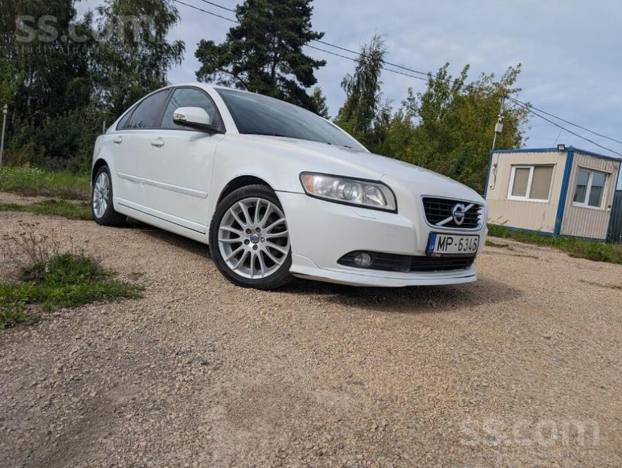 Balts Volvo S40 2011 Rīga, ar dzinēja tilpumu 1.60 L un nobraukumu 360 tūkst. km par 2300 €, foto 6 vietnē AUTOMOTO.COM.LV