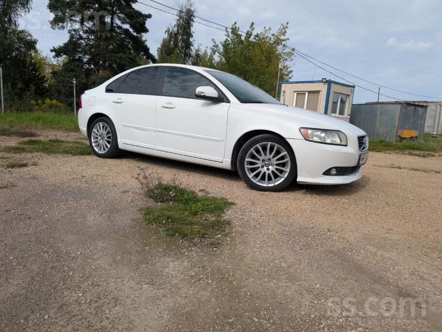 Balts Volvo S40 2011 Rīga, ar dzinēja tilpumu 1.60 L un nobraukumu 360 tūkst. km par 2300 €, foto 7 vietnē AUTOMOTO.COM.LV