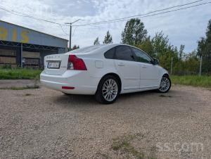 Balts Volvo S40 2011 Rīga, ar dzinēja tilpumu 1.60 L un nobraukumu 360 tūkst. km par 2300 €, foto 9 vietnē AUTOMOTO.COM.LV
