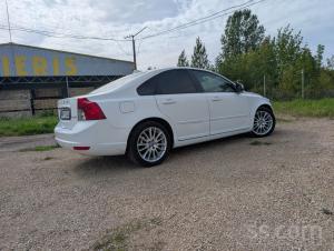 Balts Volvo S40 2011 Rīga, ar dzinēja tilpumu 1.60 L un nobraukumu 360 tūkst. km par 2300 €, foto 10 vietnē AUTOMOTO.COM.LV
