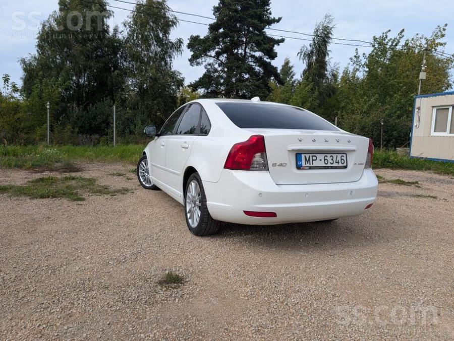 Balts Volvo S40 2011 Rīga, ar dzinēja tilpumu 1.60 L un nobraukumu 360 tūkst. km par 2300 €, foto 13 vietnē AUTOMOTO.COM.LV