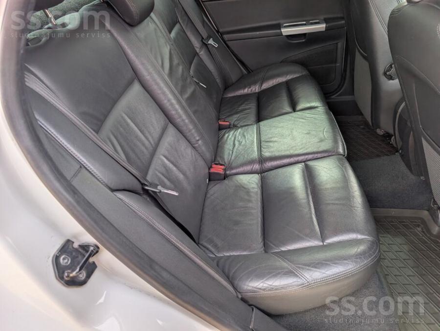 Balts Volvo S40 2011 Rīga, ar dzinēja tilpumu 1.60 L un nobraukumu 360 tūkst. km par 2300 €, foto 16 vietnē AUTOMOTO.COM.LV