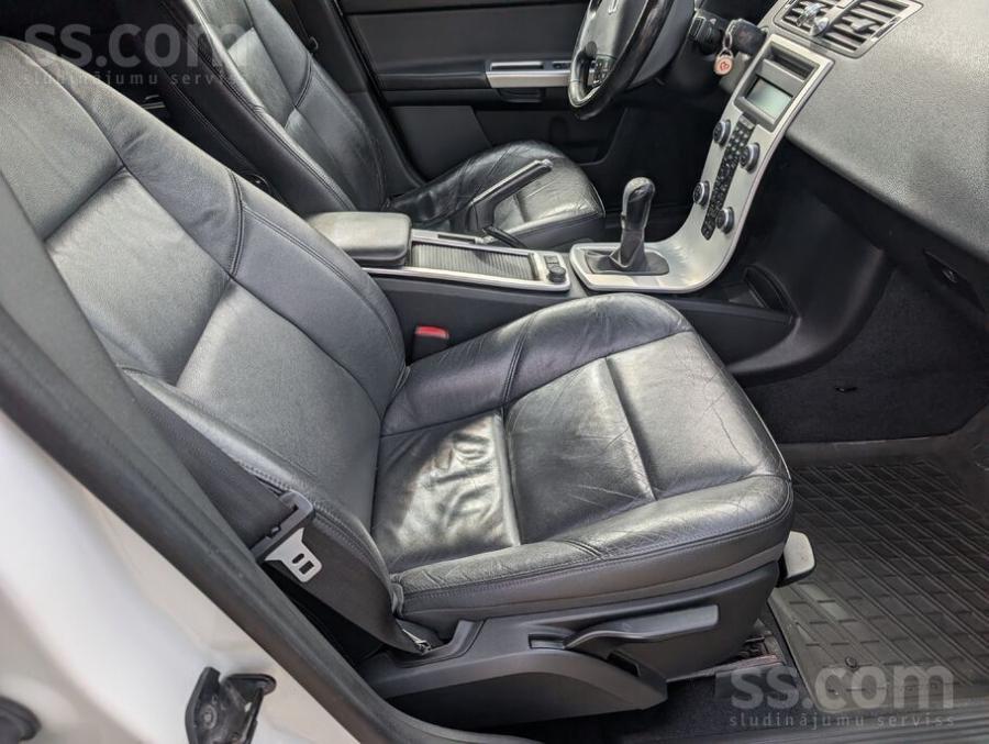 Balts Volvo S40 2011 Rīga, ar dzinēja tilpumu 1.60 L un nobraukumu 360 tūkst. km par 2300 €, foto 19 vietnē AUTOMOTO.COM.LV