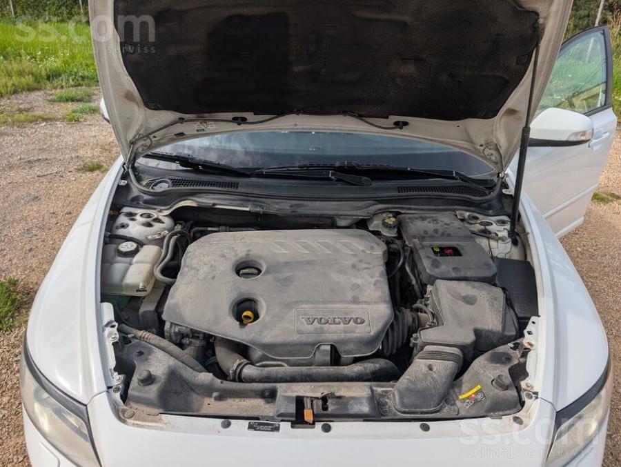 Balts Volvo S40 2011 Rīga, ar dzinēja tilpumu 1.60 L un nobraukumu 360 tūkst. km par 2300 €, foto 22 vietnē AUTOMOTO.COM.LV