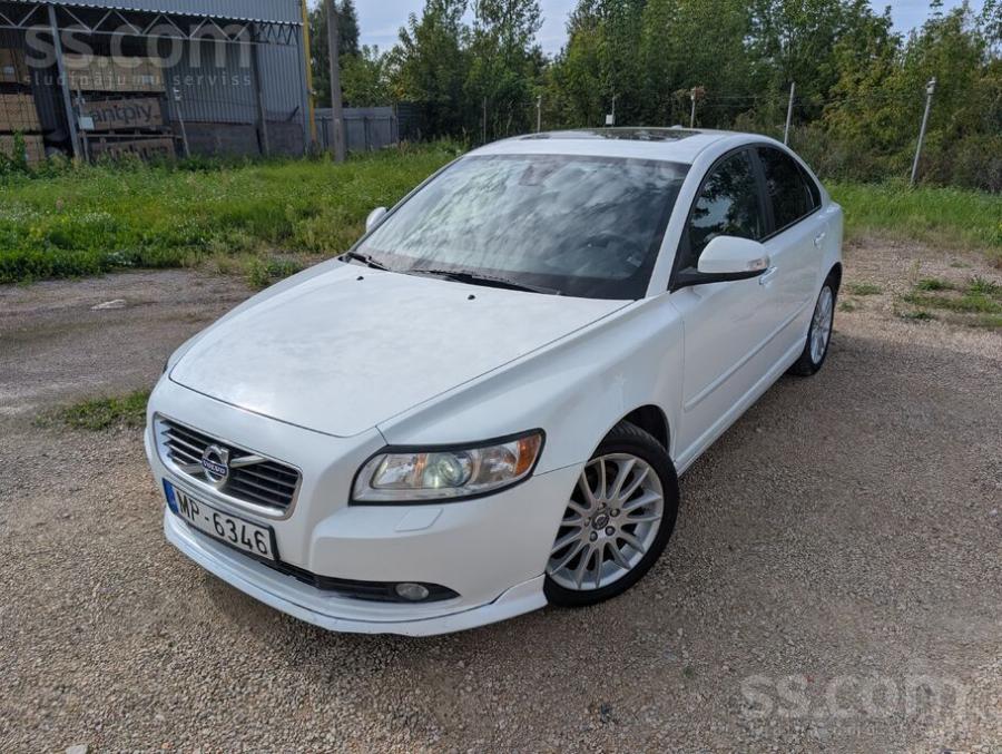 Balts Volvo S40 2011 Rīga, ar dzinēja tilpumu 1.60 L un nobraukumu 360 tūkst. km par 2300 €, foto 24 vietnē AUTOMOTO.COM.LV