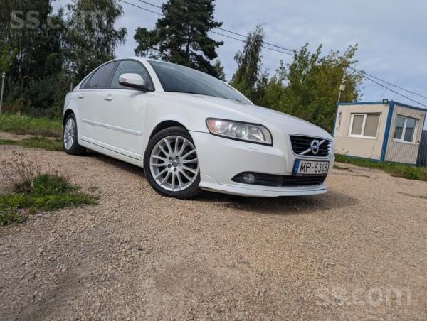 Volvo S40 2011 Rīga vietnē Balts Volvo S40 2011 Rīga, ar dzinēja tilpumu 1.60 L un nobraukumu 360 tūkst. km par 2300 €, foto 6 vietnē AUTOMOTO.COM.LV