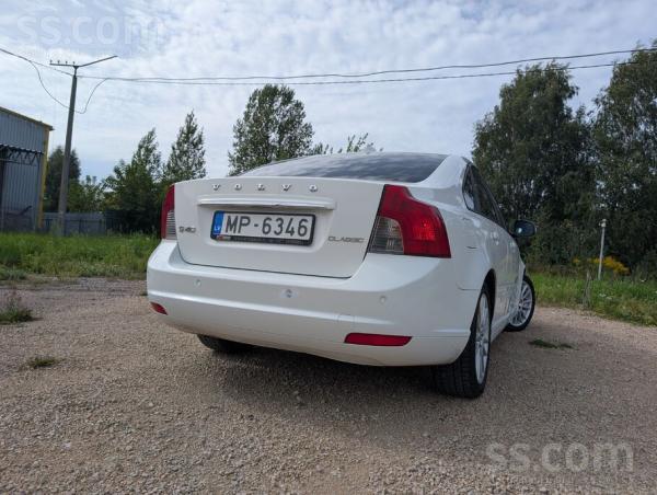 Volvo S40 2011 Rīga vietnē Balts Volvo S40 2011 Rīga, ar dzinēja tilpumu 1.60 L un nobraukumu 360 tūkst. km par 2300 €, foto 8 vietnē AUTOMOTO.COM.LV
