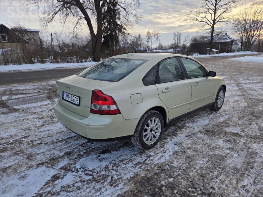 Dzeltens Volvo S40 2006 Valmiera, ar dzinēja tilpumu 2.00 L un nobraukumu 373 tūkst. km par 1500 €, foto 3 vietnē AUTOMOTO.COM.LV