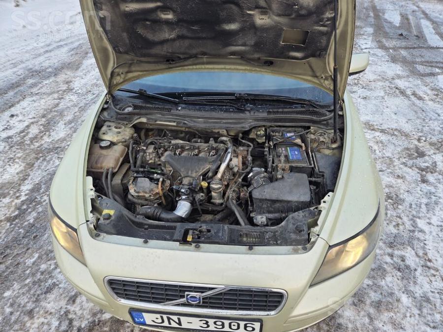 Dzeltens Volvo S40 2006 Valmiera, ar dzinēja tilpumu 2.00 L un nobraukumu 373 tūkst. km par 1500 €, foto 5 vietnē AUTOMOTO.COM.LV