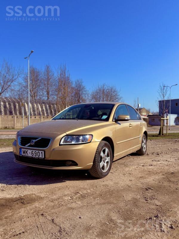 Yellow Volvo S40 2007 in Jelgava, with an engine capacity of 1.60 L and mileage of 401 thousand km for 1850 €, photo 1 on AUTOMOTO.COM.LV
