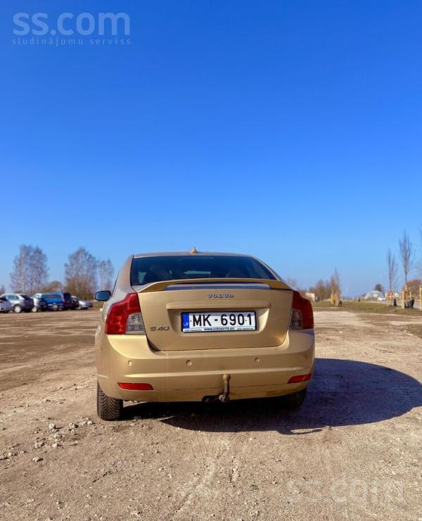 Yellow Volvo S40 2007 in Jelgava, with an engine capacity of 1.60 L and mileage of 401 thousand km for 1850 €, photo 6 on AUTOMOTO.COM.LV