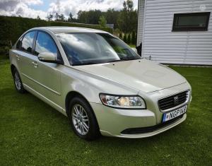 Yellow Volvo S40 2008 in Kaunas, with an engine capacity of 1.56 L and mileage of 262 thousand km for 2300 €, photo  on AUTOMOTO.COM.LV