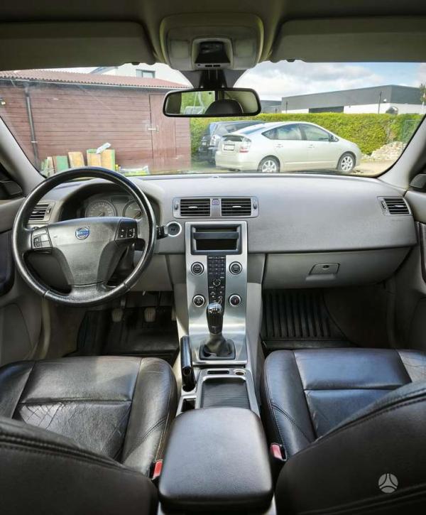 Volvo S40 2008 Kauņa vietnē Dzeltens Volvo S40 2008 Kauņa, ar dzinēja tilpumu 1.56 L un nobraukumu 262 tūkst. km par 2300 €, foto 9 vietnē AUTOMOTO.COM.LV