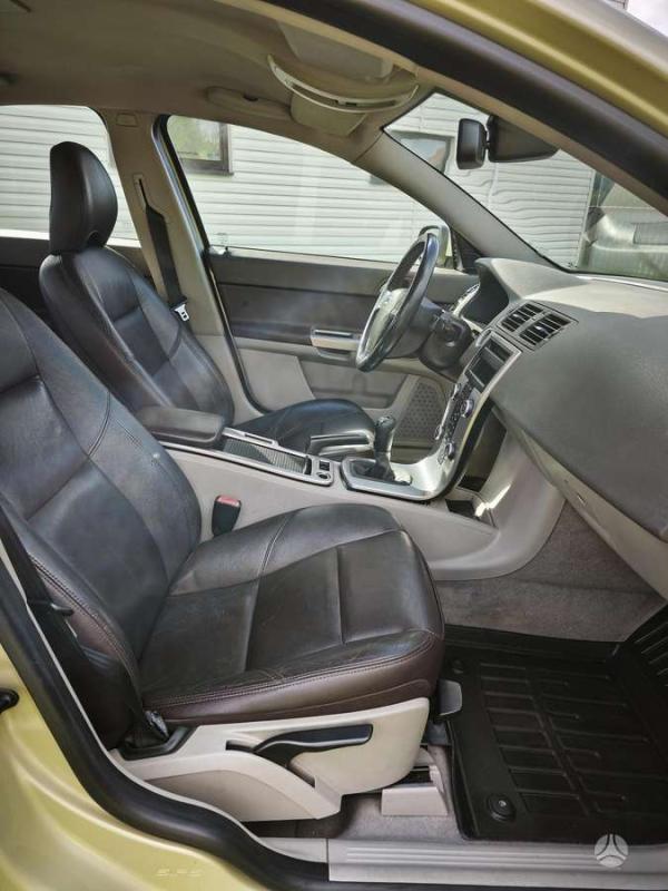 Volvo S40 2008 Kauņa vietnē Dzeltens Volvo S40 2008 Kauņa, ar dzinēja tilpumu 1.56 L un nobraukumu 262 tūkst. km par 2300 €, foto 11 vietnē AUTOMOTO.COM.LV